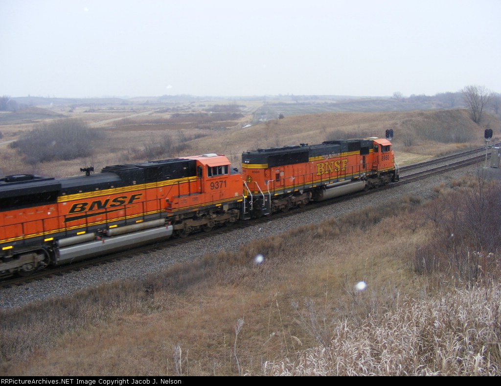 BNSF 8980 and BNSF 9371